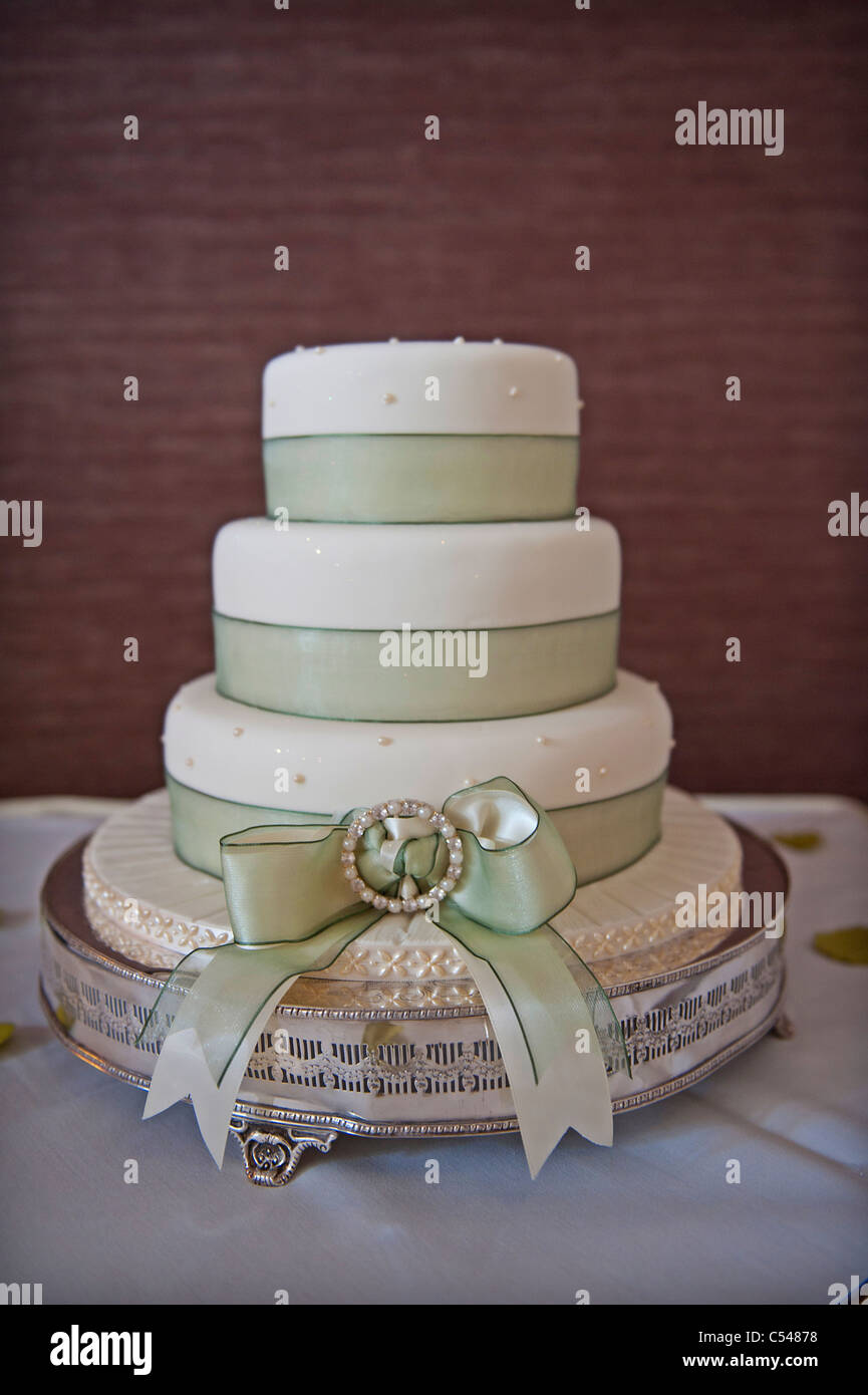wedding cake with green ribbon Stock Photo - Alamy