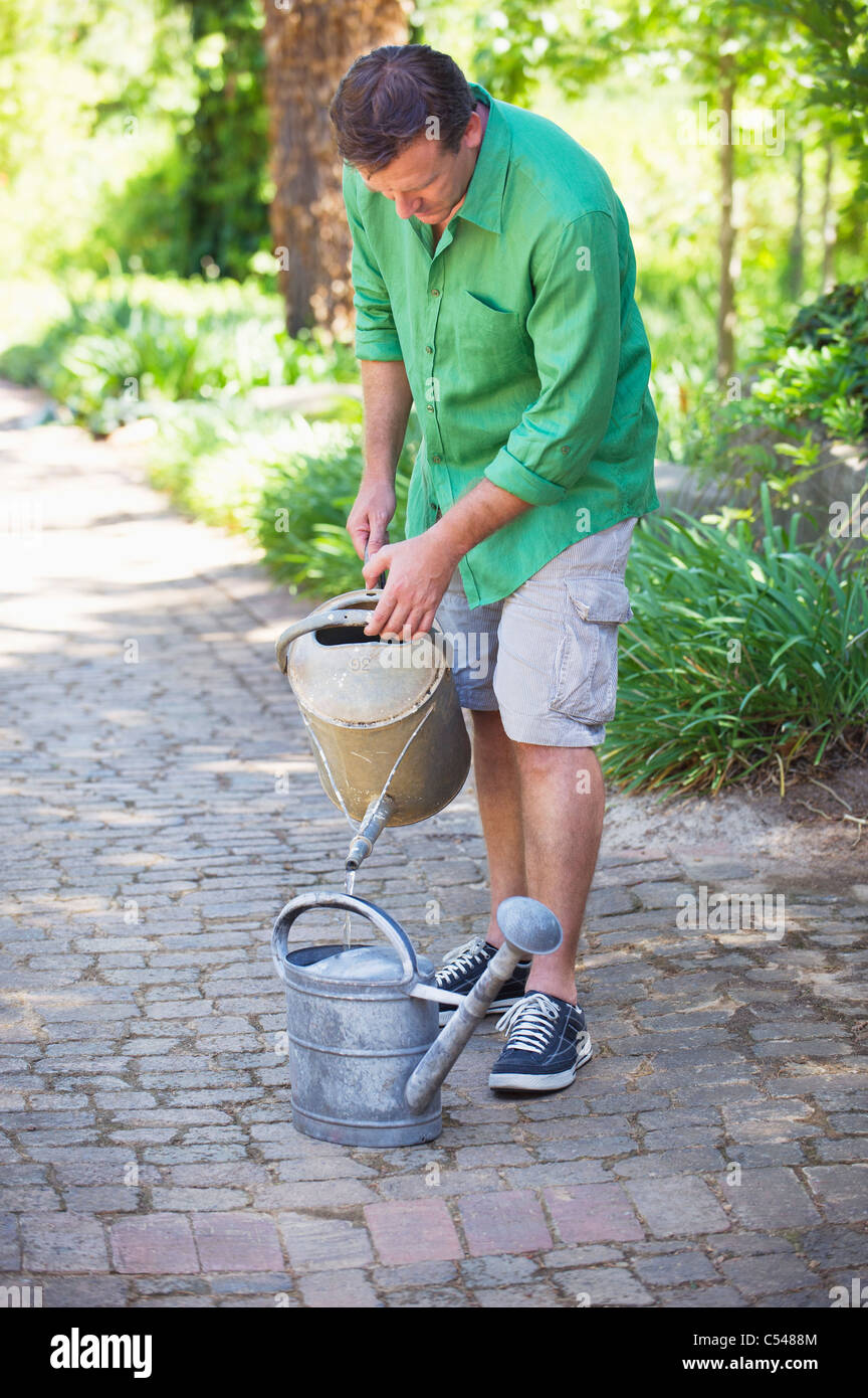 Filling water hi-res stock photography and images - Alamy