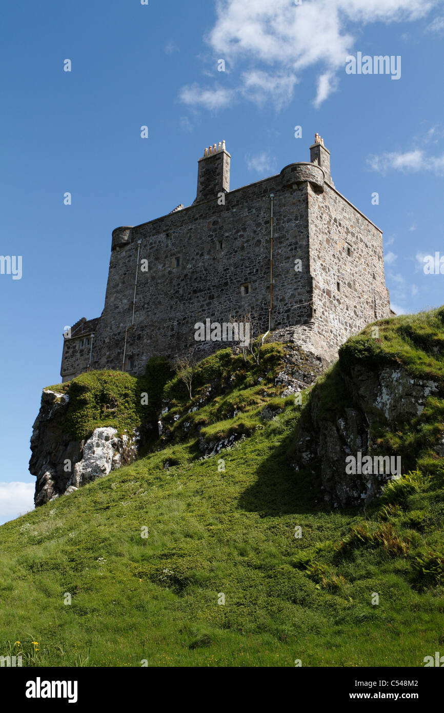 Duart Castle on the Isle of Mull Stock Photo - Alamy