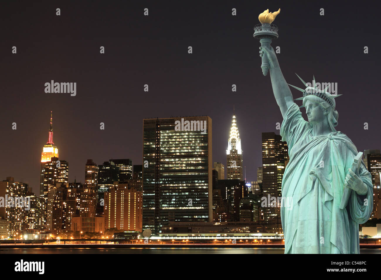 New york city night statue of liberty hi-res stock photography and ...