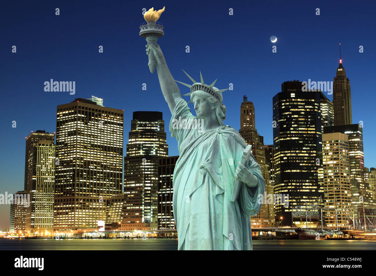 Statue night sky lights hi-res stock photography and images - Alamy