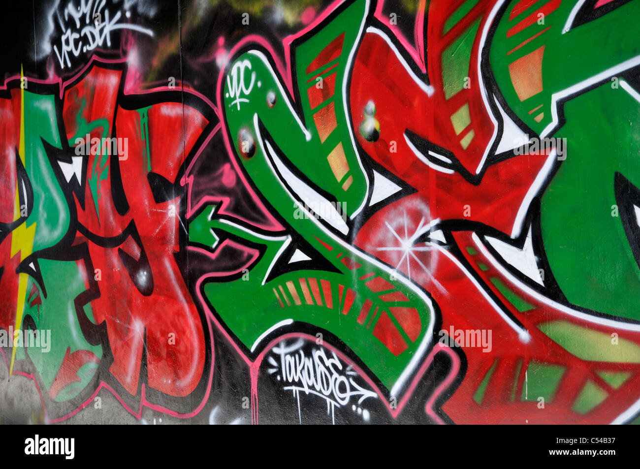 Green graffiti hi-res stock photography and images - Alamy