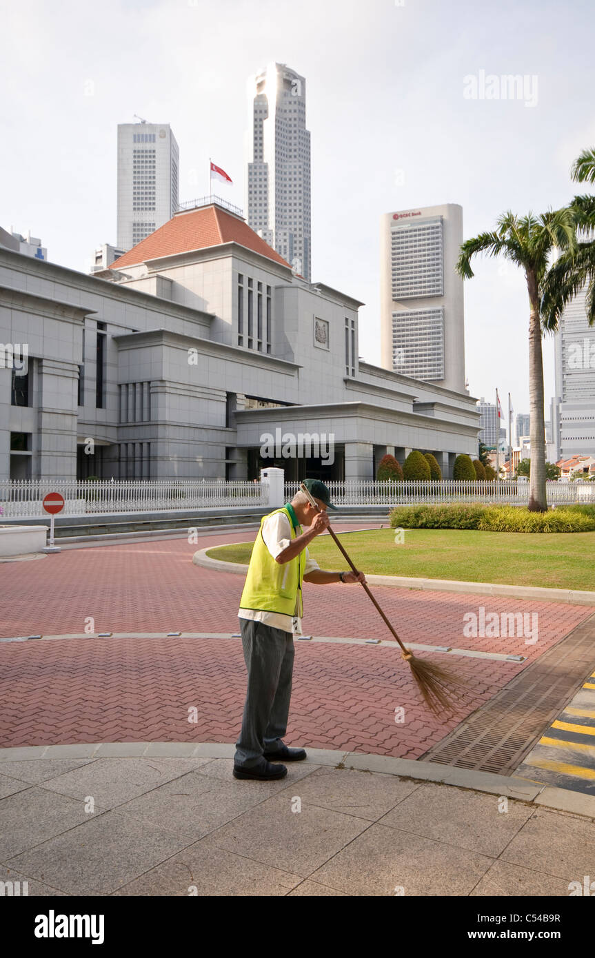 Street sweeper in front of Old Parliament building at Singapore River ...