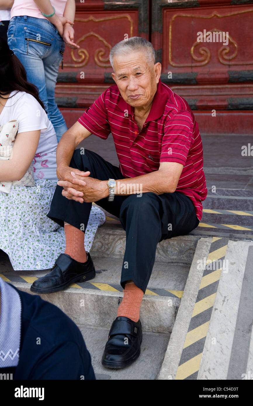 Group Middle Aged Chinese People Sit Stock Photos & Group Middle Aged ...