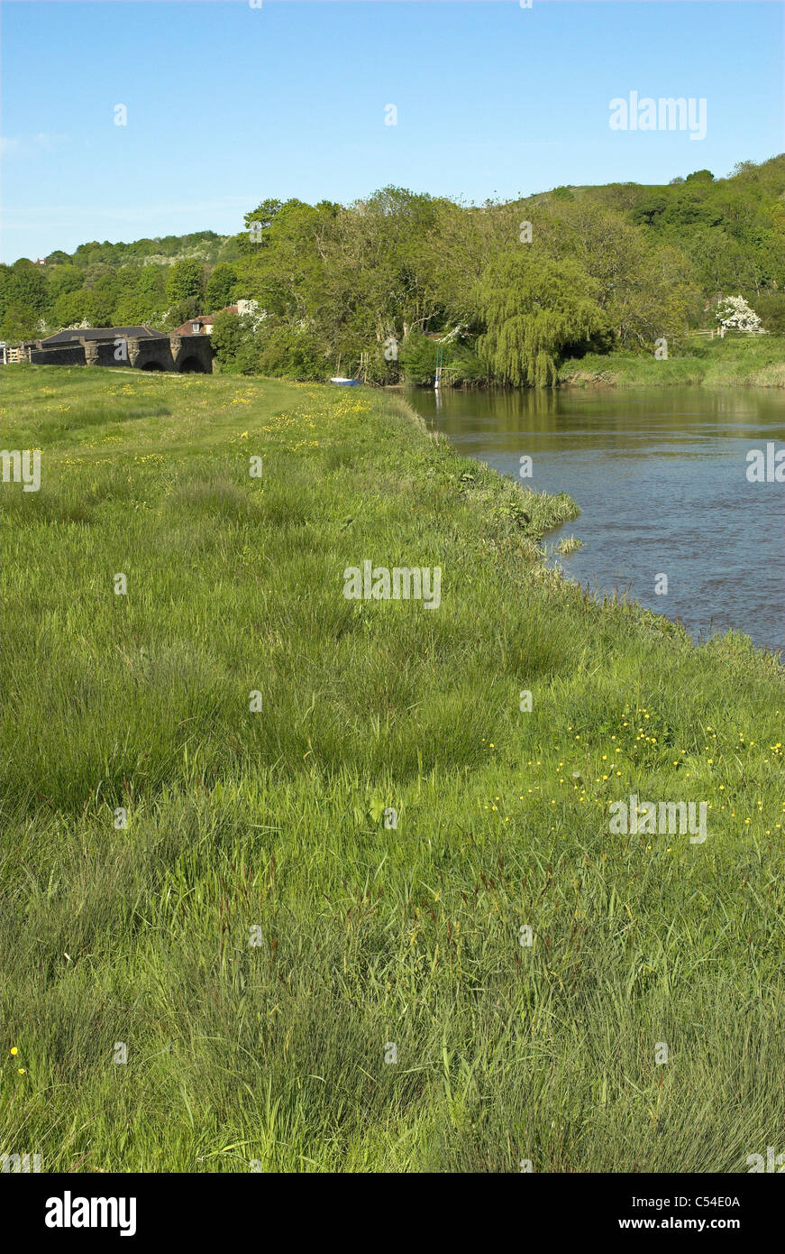 The River Arun and Houghton Bridge near the village of Amberley in the ...
