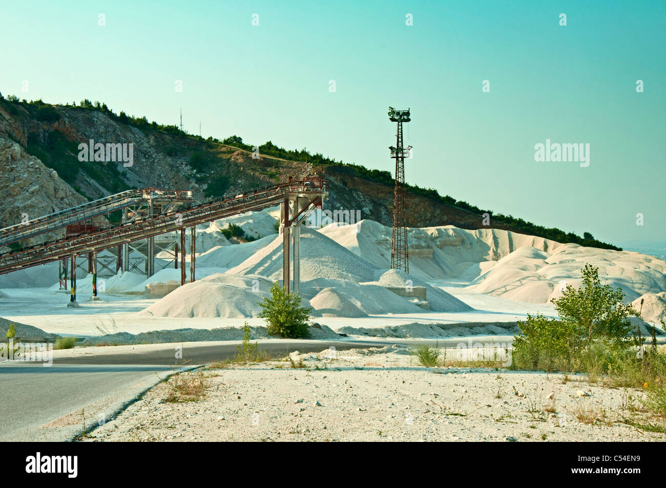 Quarry blasting hi-res stock photography and images - Alamy