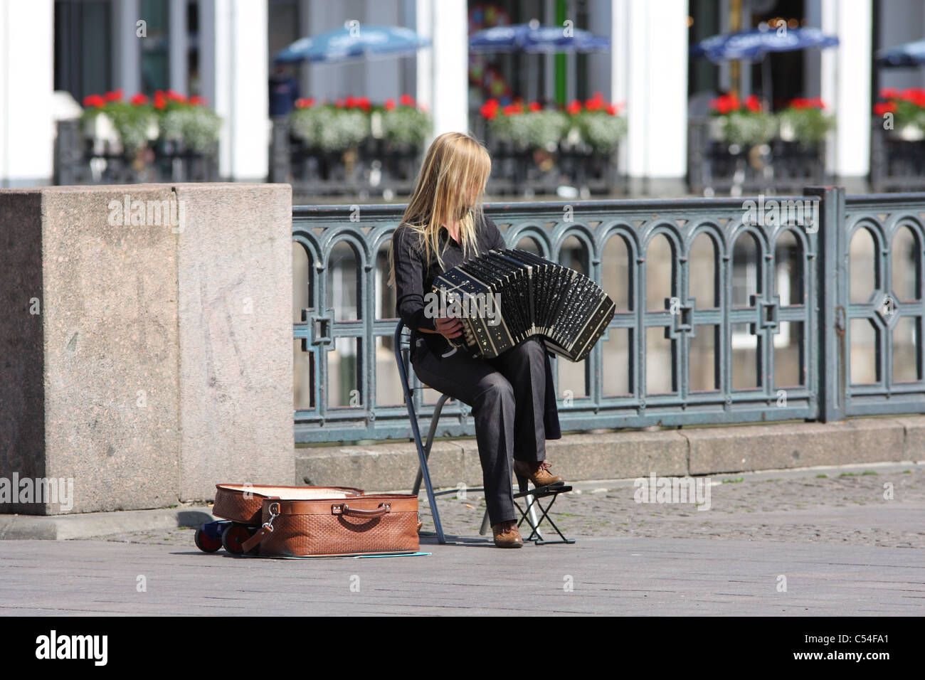 Singing street musician hi-res stock photography and images - Alamy