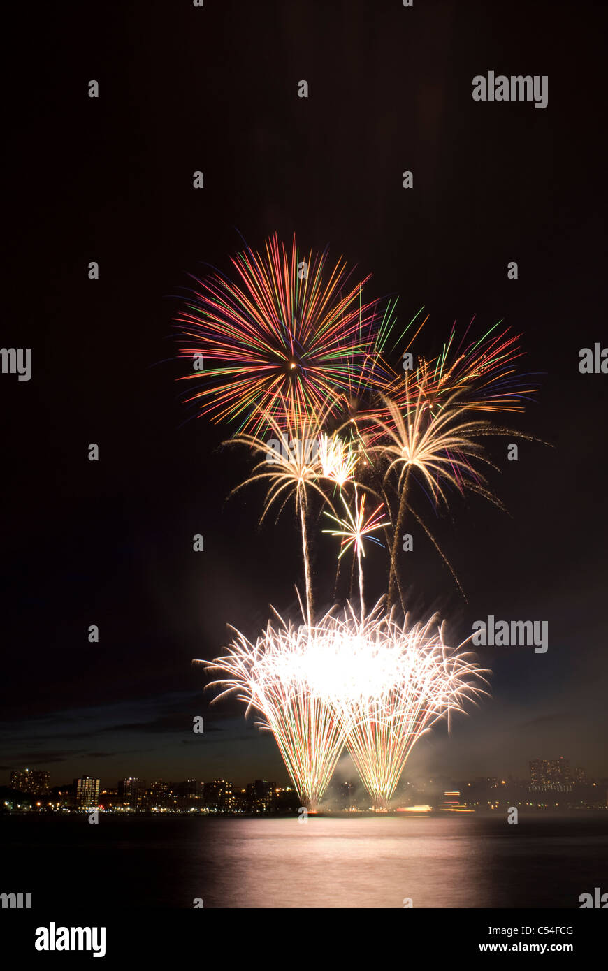 Macy's July 4th, 2011 fireworks show on the Hudson River in New York ...