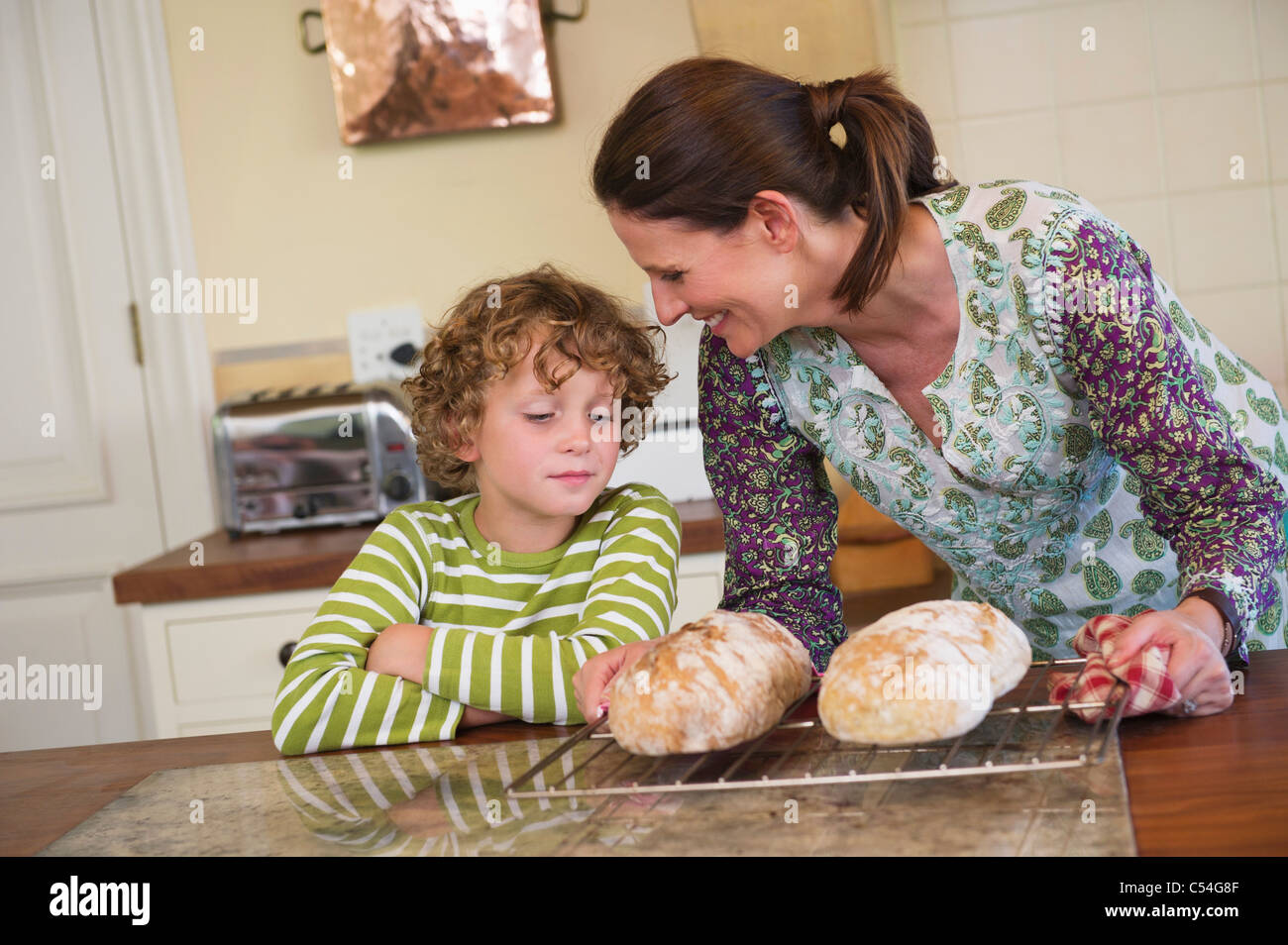 Parent and child cooking africa hi-res stock photography and images - Alamy