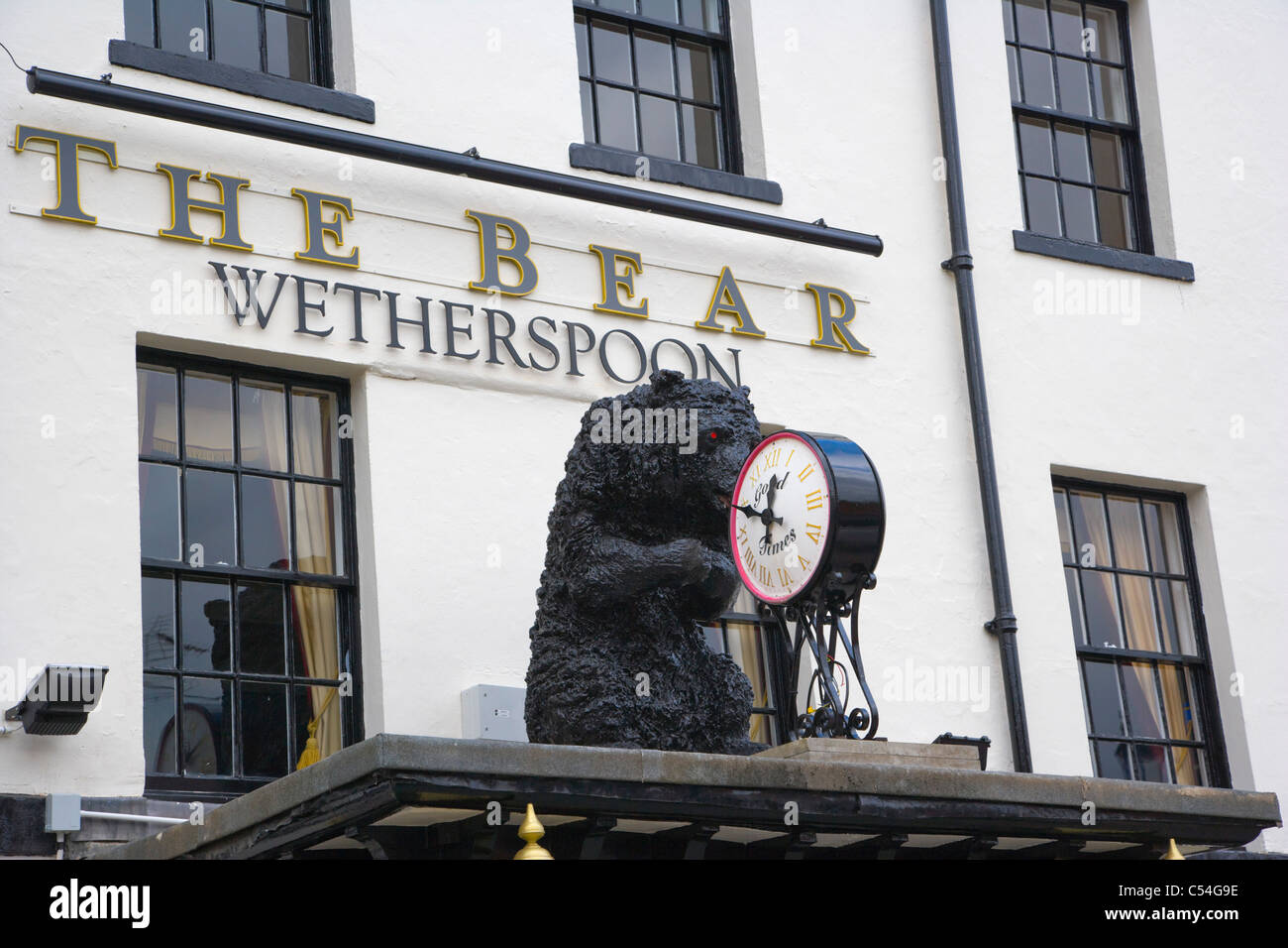 The Bear pub, Wetherspoon, High Street, Maidenhead, Berkshire, England ...