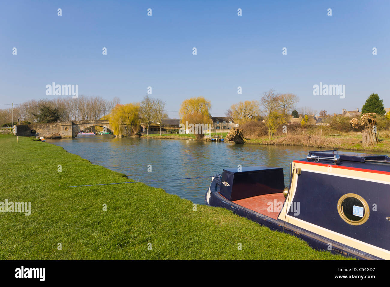 The Halfpenny Bridge over River Thames, Lechlade on Thames, the ...