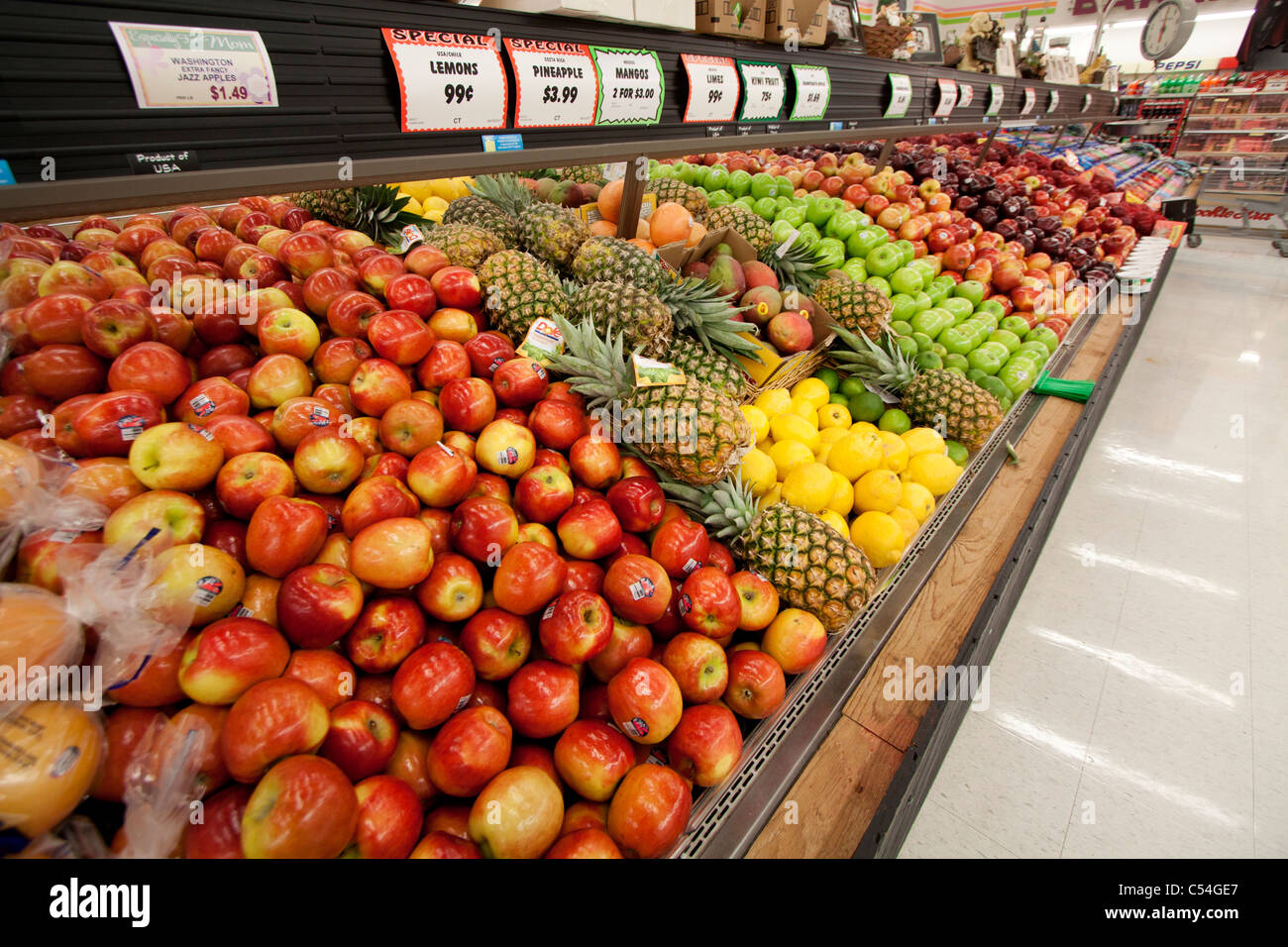 Fresh fruit for sale in a grocery store in Kearney, Nebraska, USA Stock ...