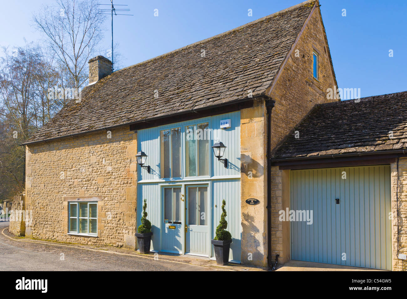 Cotswold stone cottage hi-res stock photography and images - Alamy