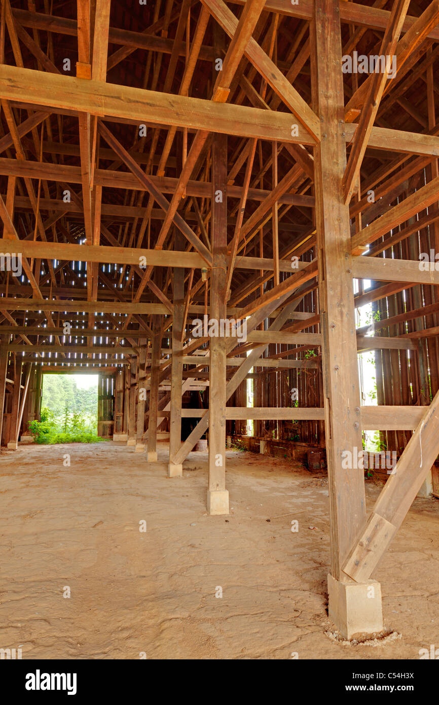 Barn interior hi-res stock photography and images - Alamy
