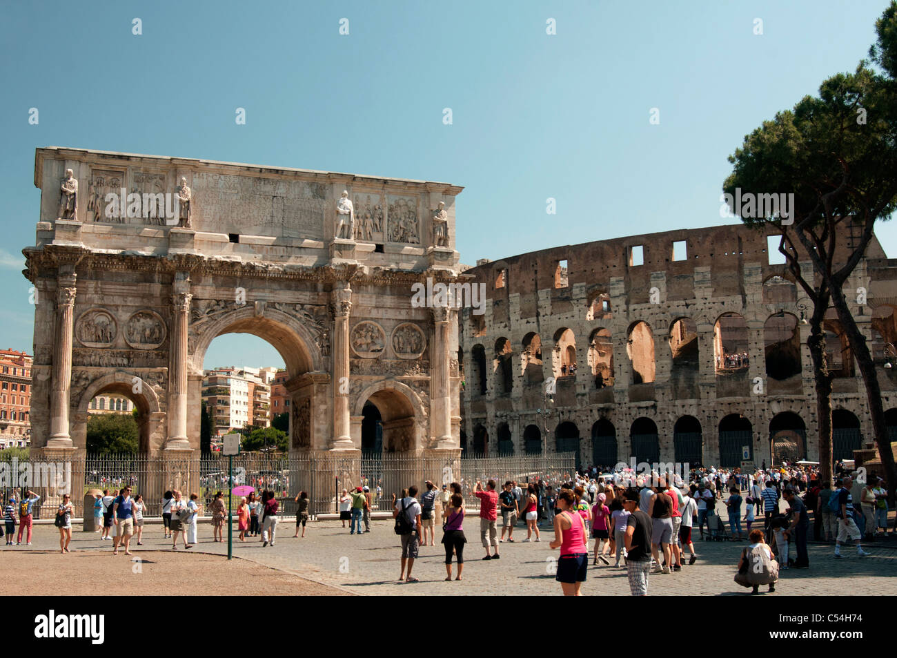 The Colosseum and the Arch of Constantine, Rome Stock Photo - Alamy