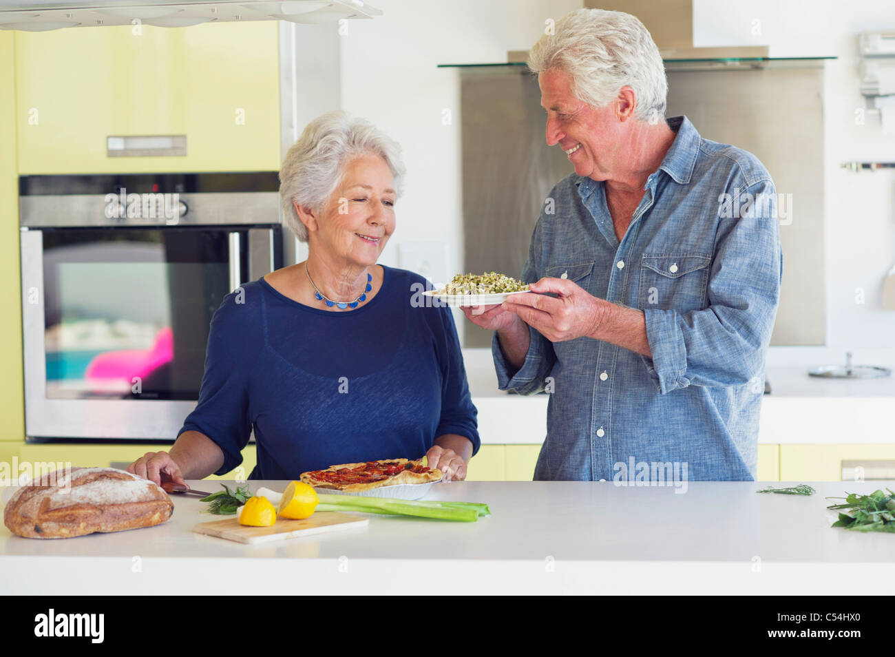 Man holding a plate of food Stock Photo - Alamy