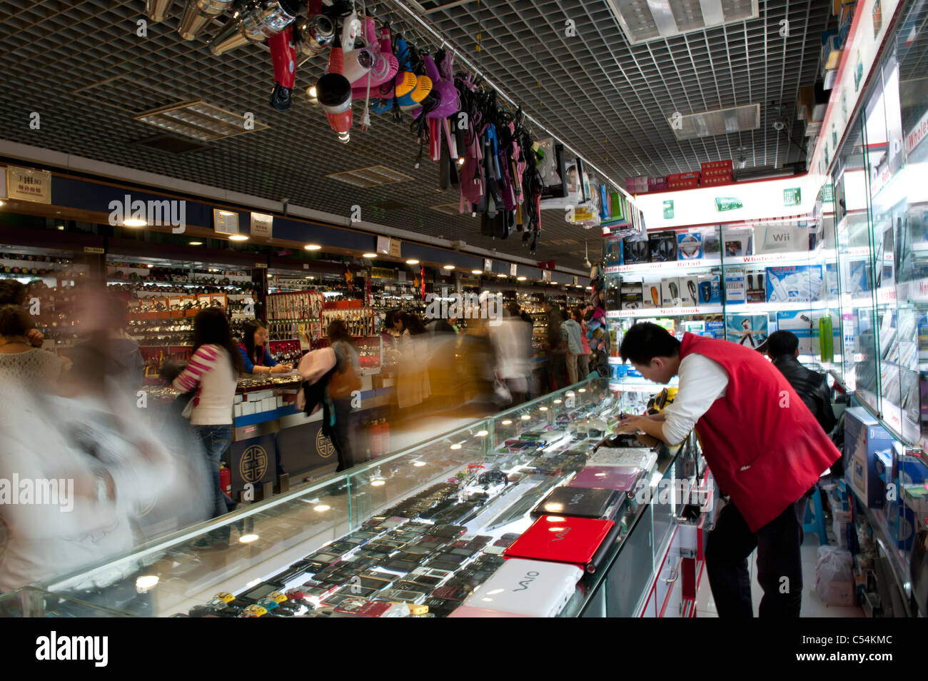 People shopping in Silk Street Market, Beijing, China Stock Photo - Alamy