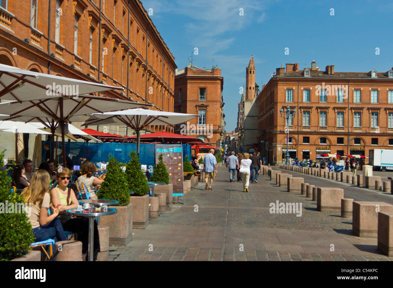 France cafes tourism capitole toulouse hi-res stock photography and ...