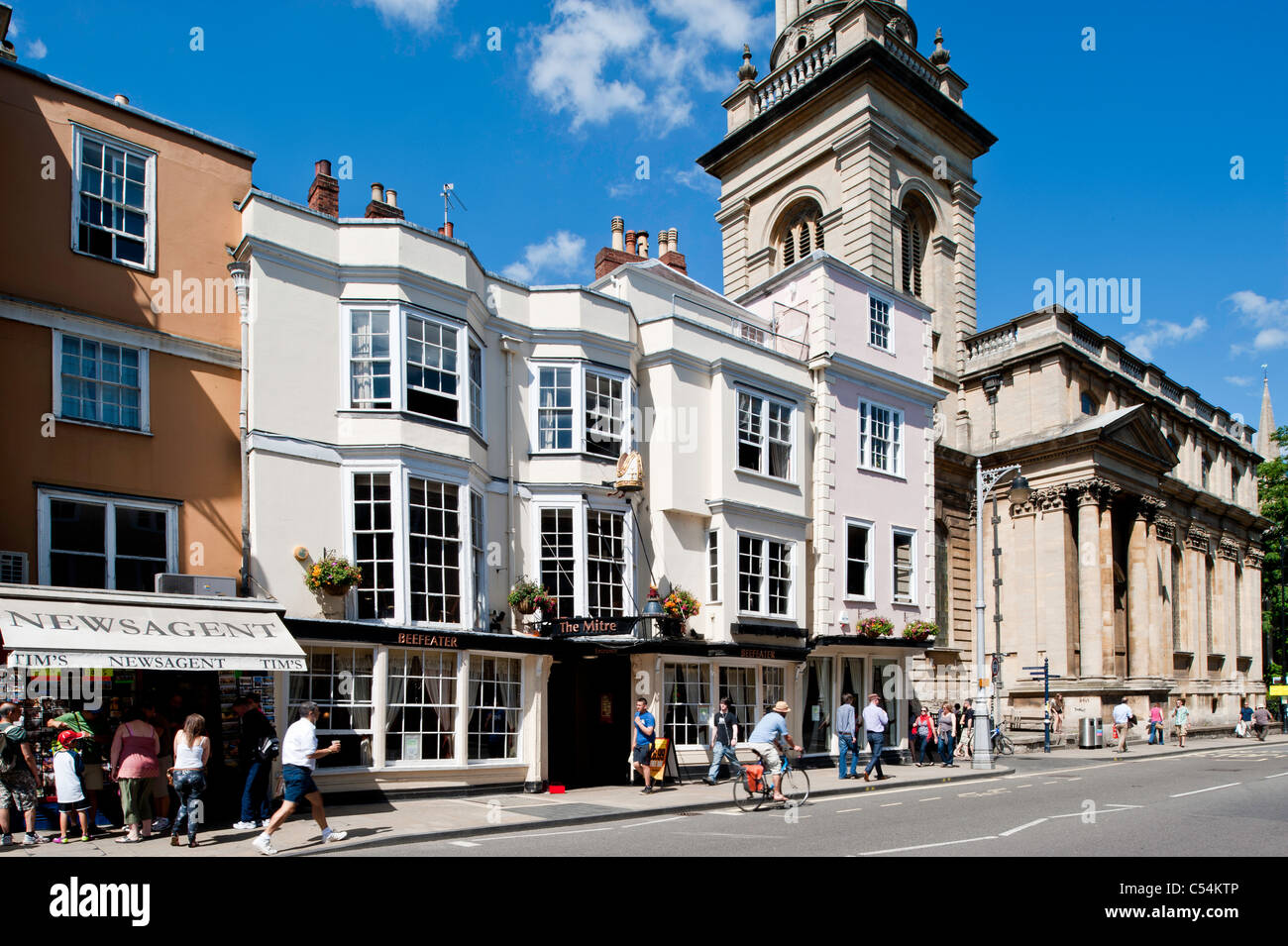 Shops high street hi-res stock photography and images - Alamy