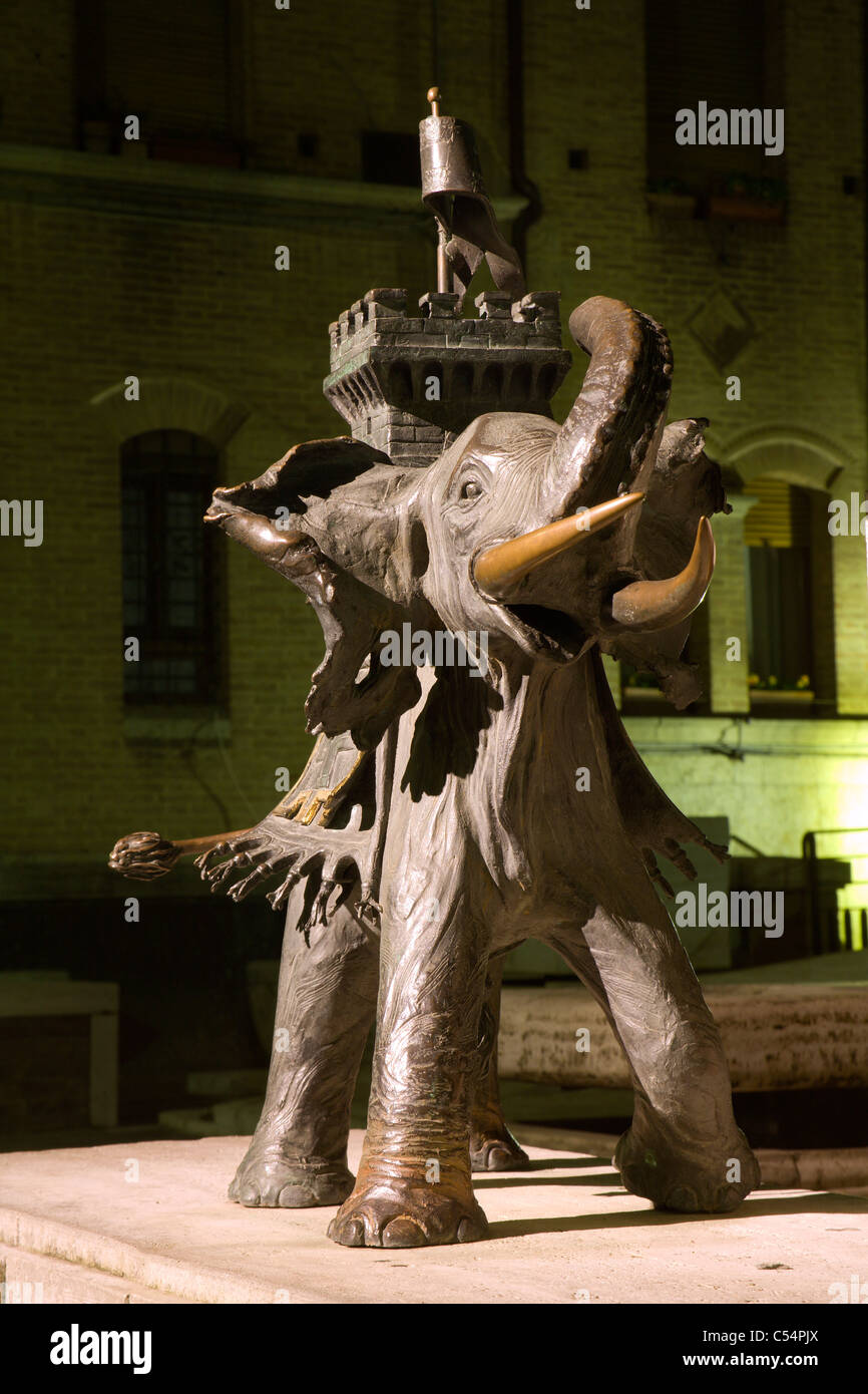 Siena italy statue sculpture hi-res stock photography and images - Alamy