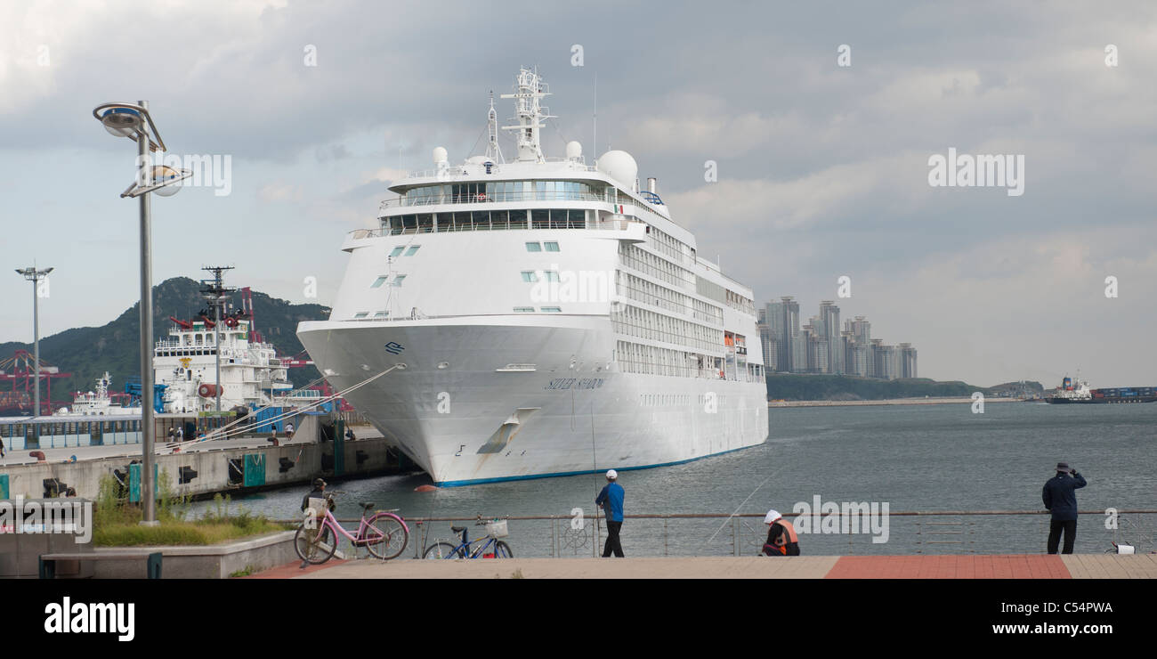 Silver shadow cruise ship hi-res stock photography and images - Alamy