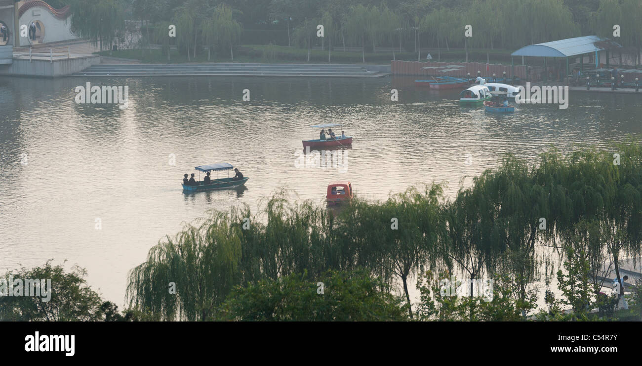 Boating river china hi-res stock photography and images - Alamy