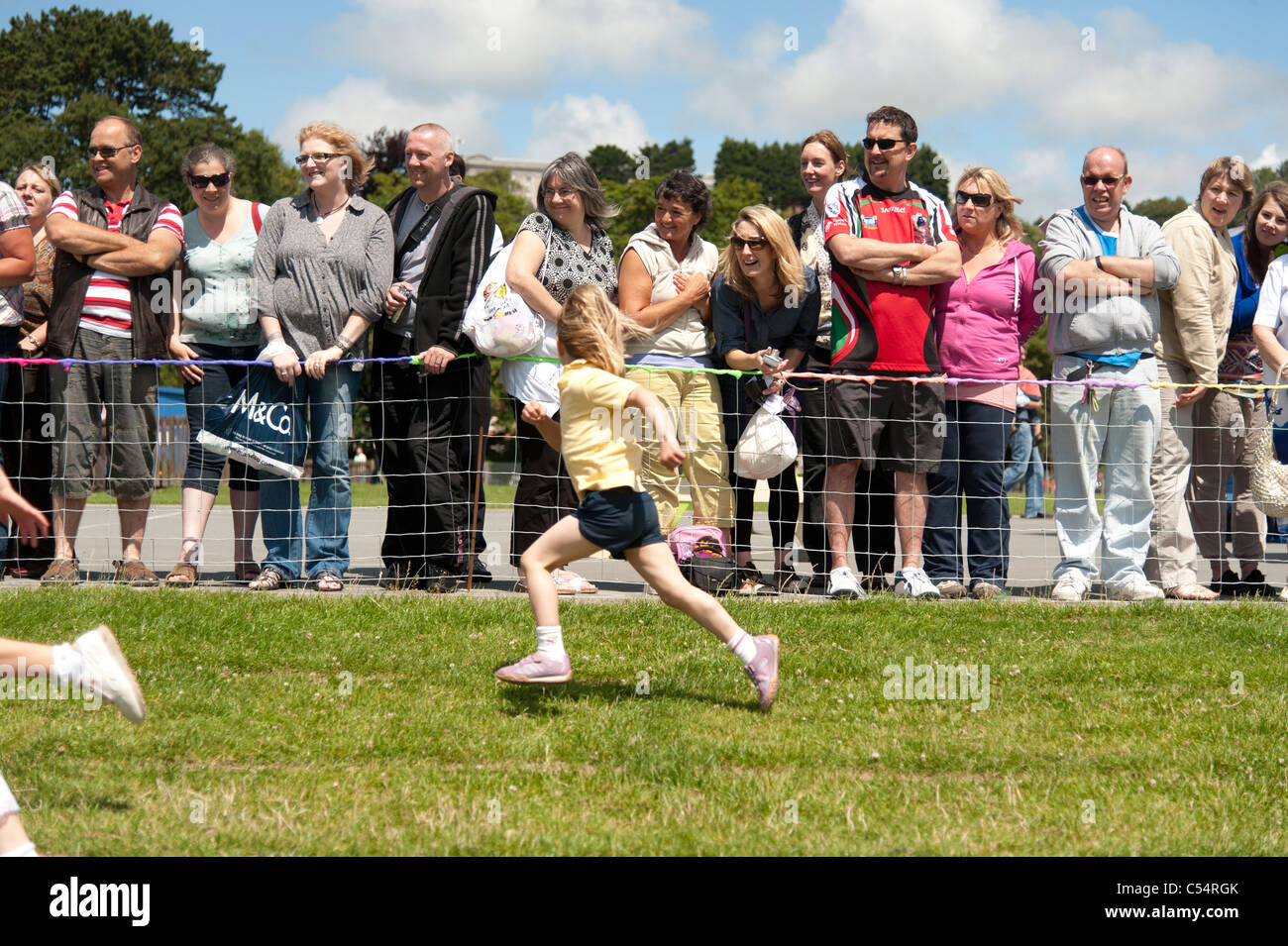 School sports day hi-res stock photography and images - Alamy
