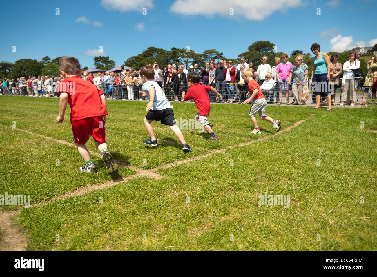 School sports day running race hi-res stock photography and images - Alamy