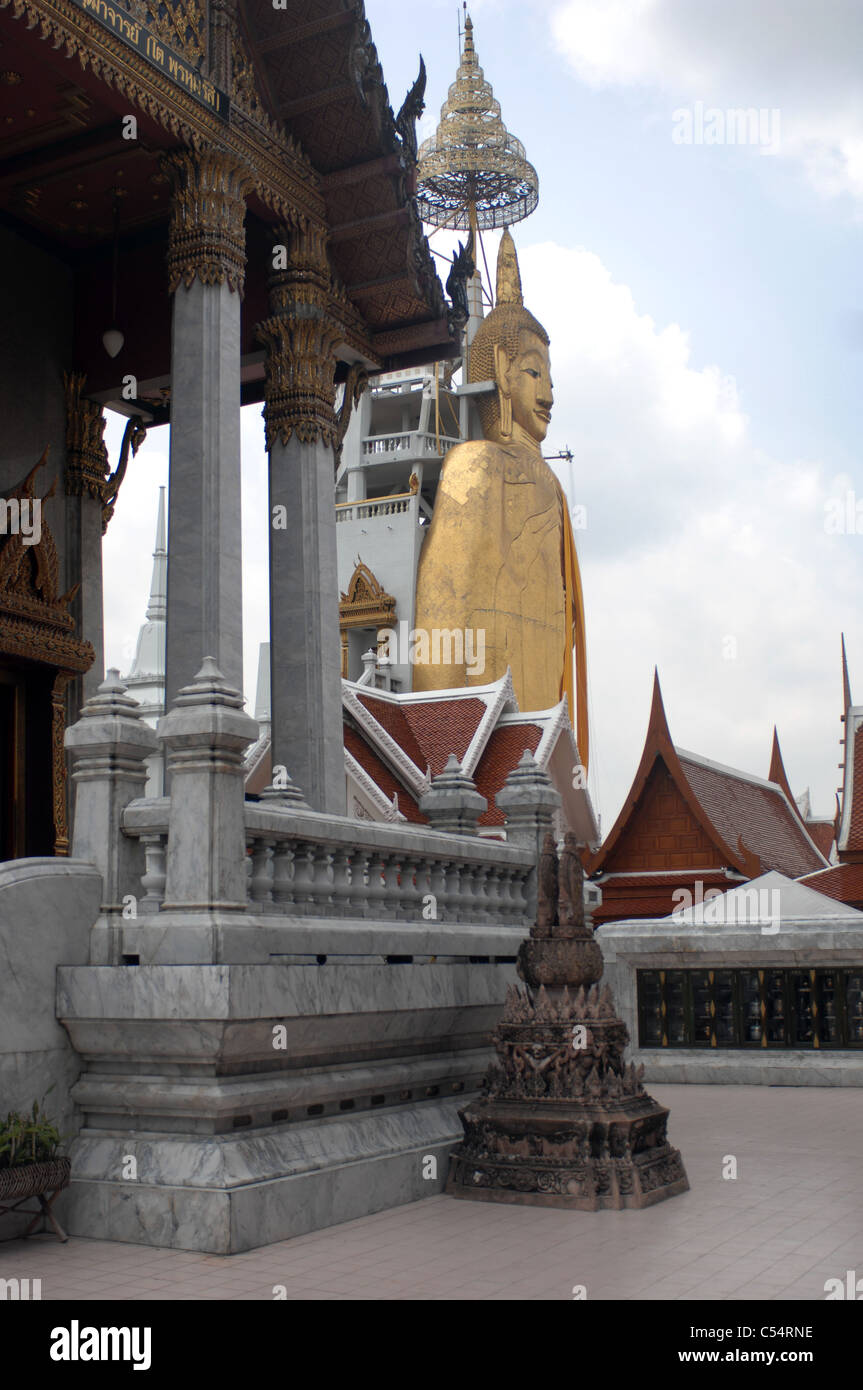 Wat Intharawihan Temple, Nakhon, Bangkok, Thailand Stock Photo - Alamy