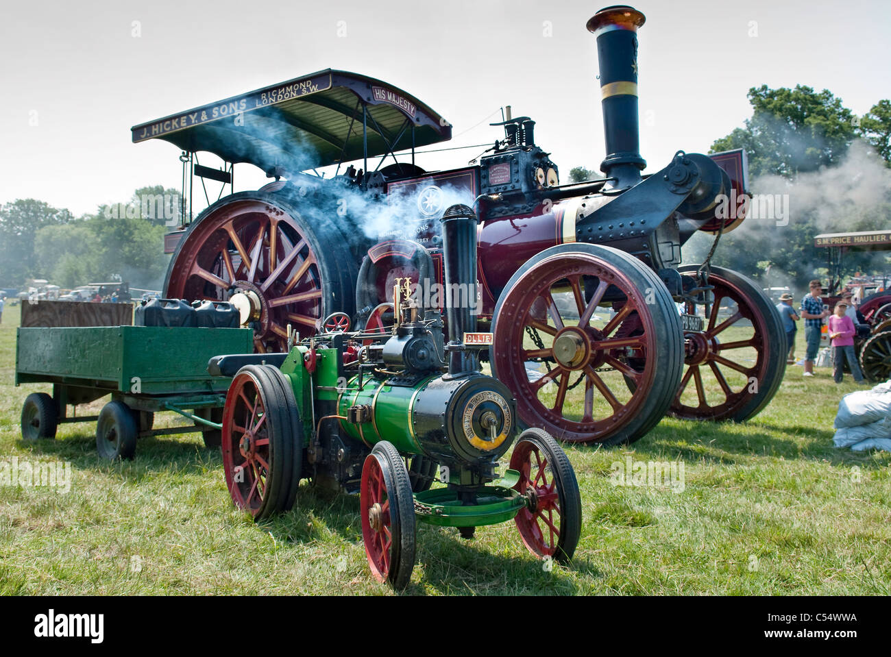 Working 1/4 Scale Foster traction engine in front of a 1920 Burrell ...