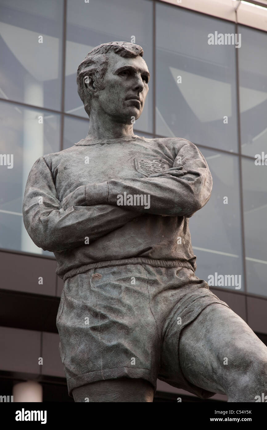 Bobby Moore Statue at Wembley Stadium, London, UK Stock Photo - Alamy