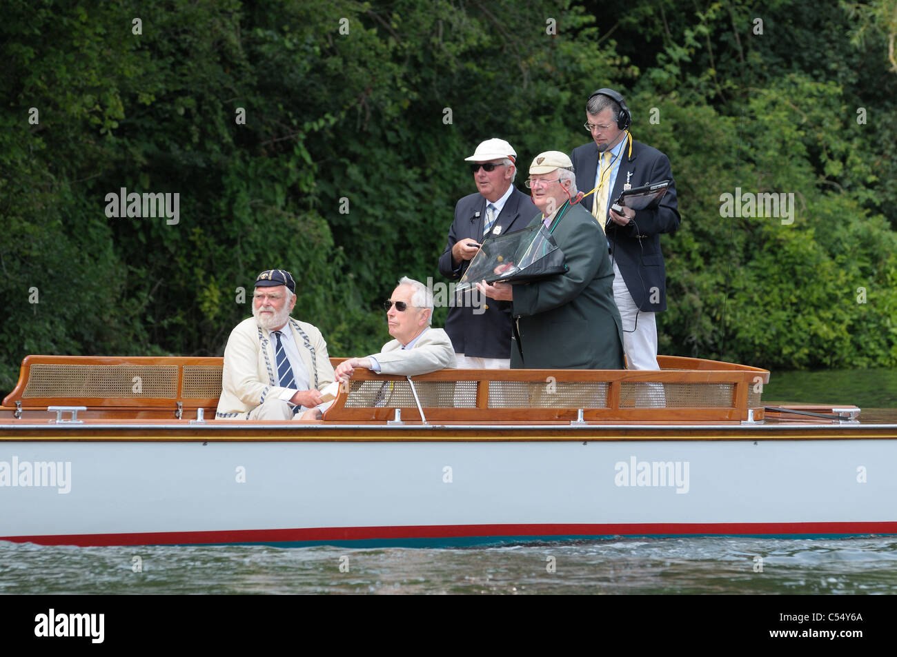 Umpires launch hi-res stock photography and images - Alamy