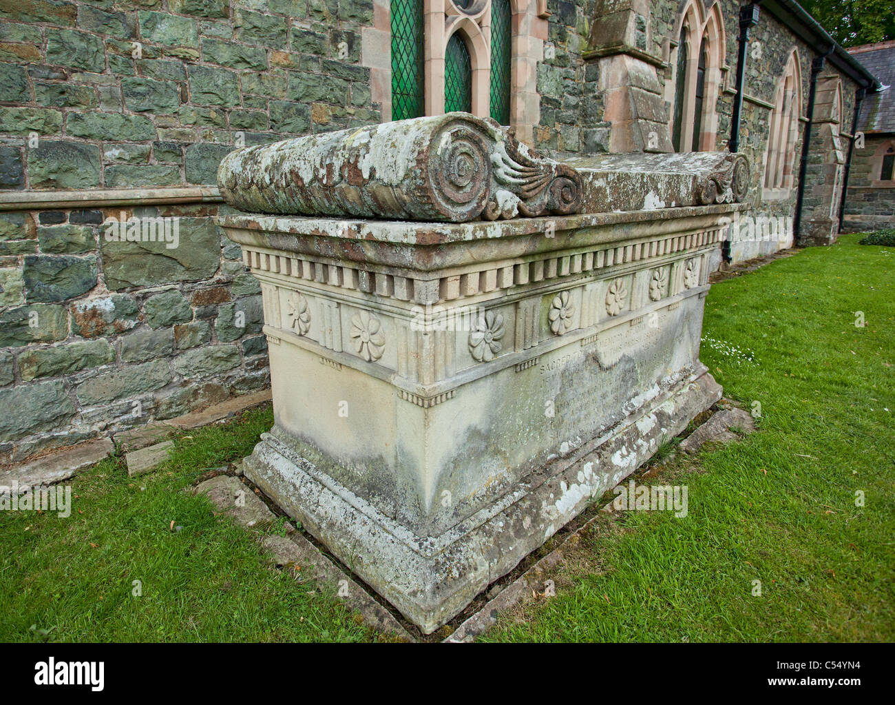 Ornate grave carvings hi-res stock photography and images - Alamy