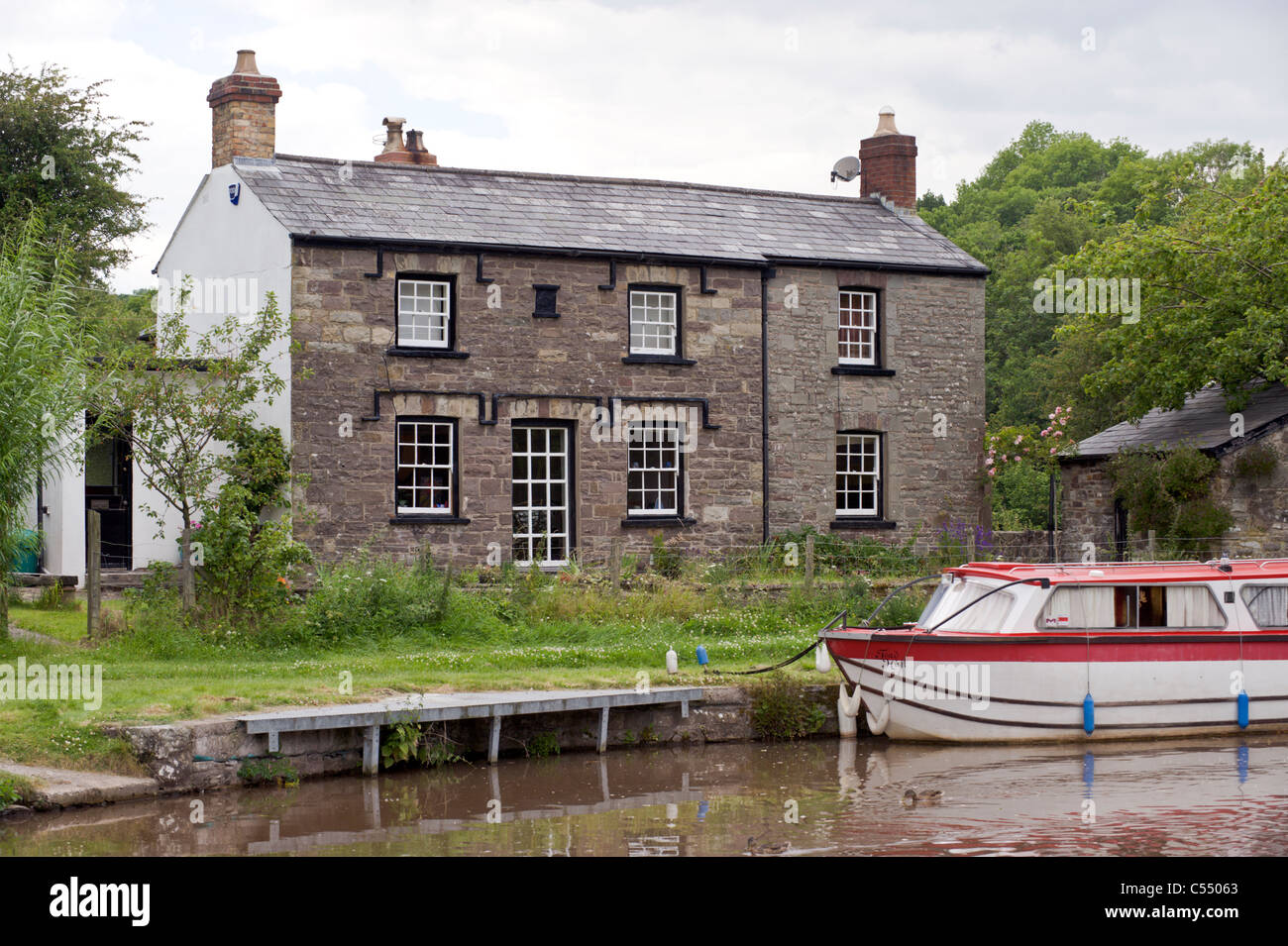 Victorian detached house hi-res stock photography and images - Alamy