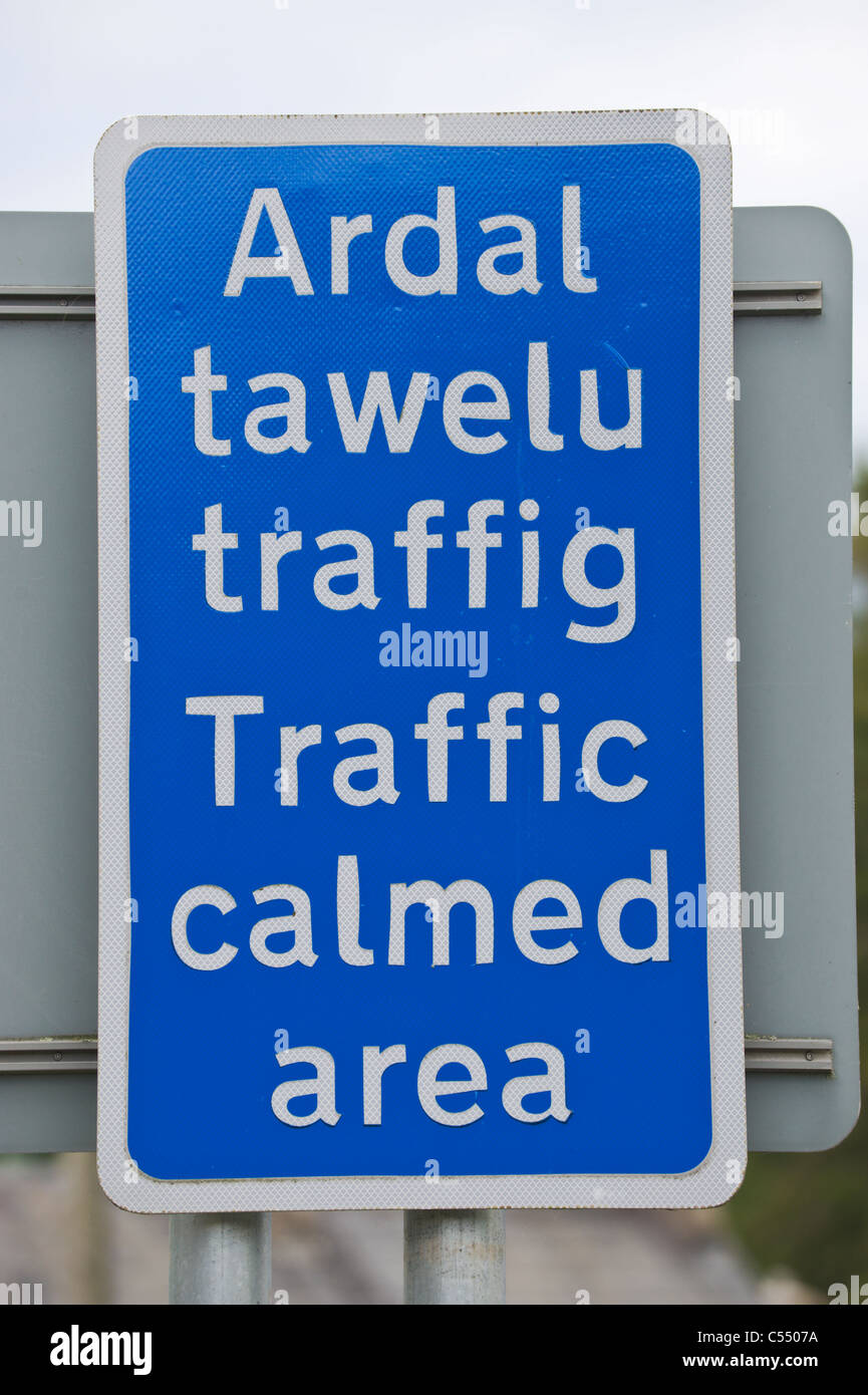 Road sign welsh english bilingual hi-res stock photography and images ...