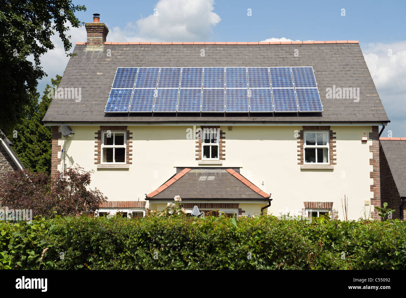 Detached house uk hi-res stock photography and images - Alamy