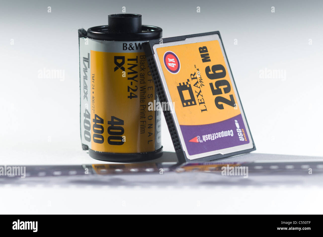 35 mm Film Cassette & Compact Flash Card Stock Photo - Alamy