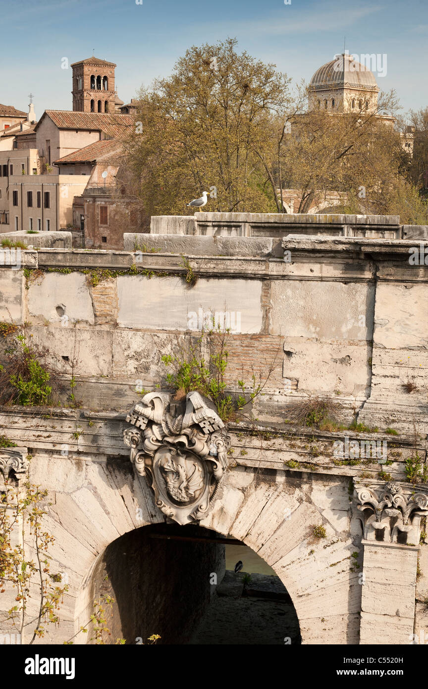 Ponte rotto bridge ponte palatino pons aemilius hi-res stock ...