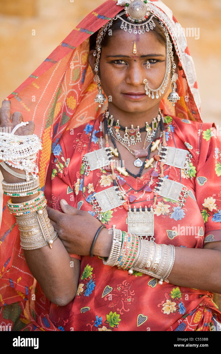 India, Rajasthan, Great Thar Desert, Woman who sells trinkets to ...