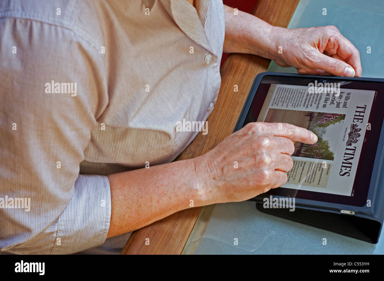 Uk online newspaper hi-res stock photography and images - Alamy