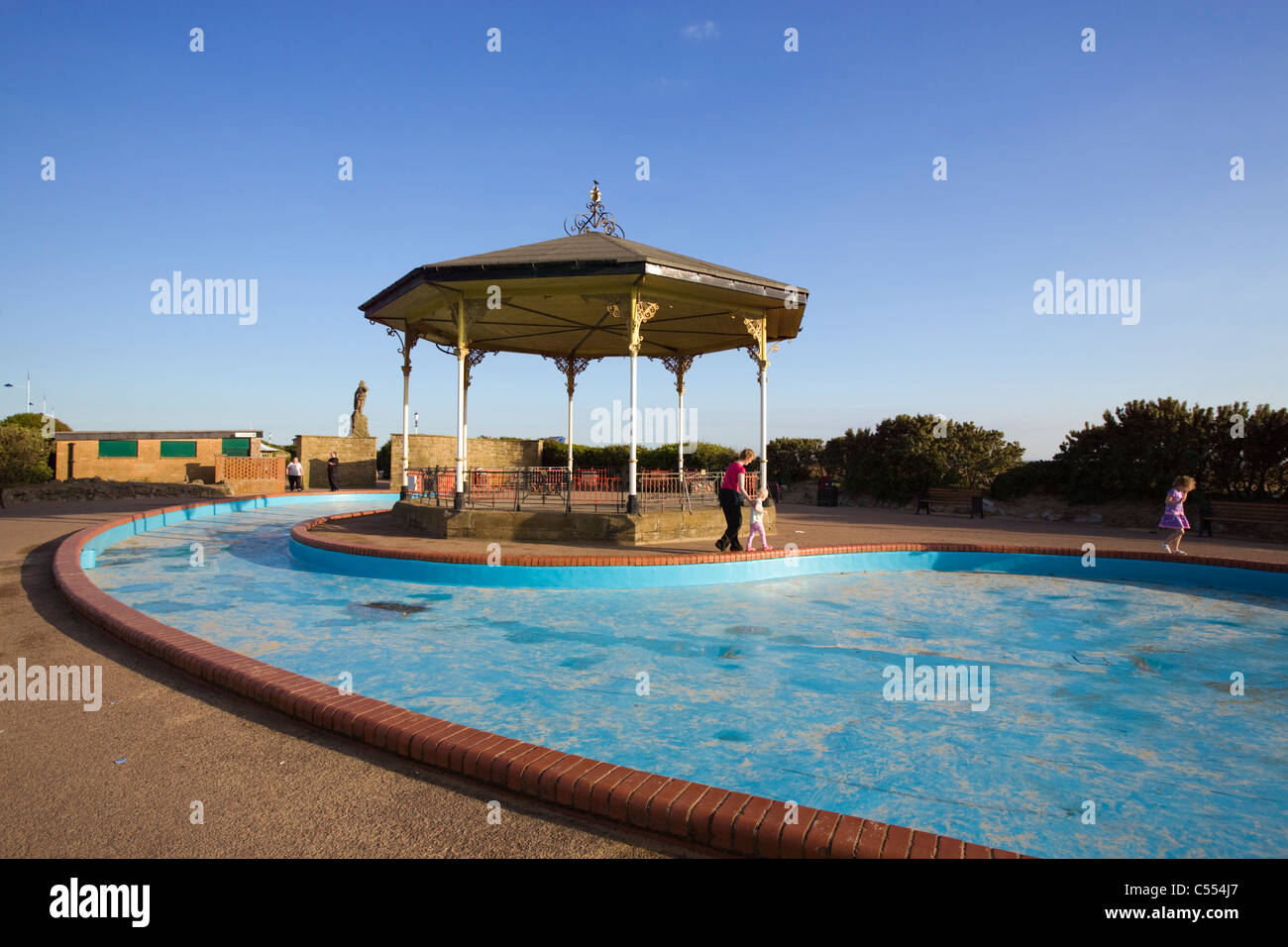 Kids Paddling Pool High Resolution Stock Photography and Images - Alamy