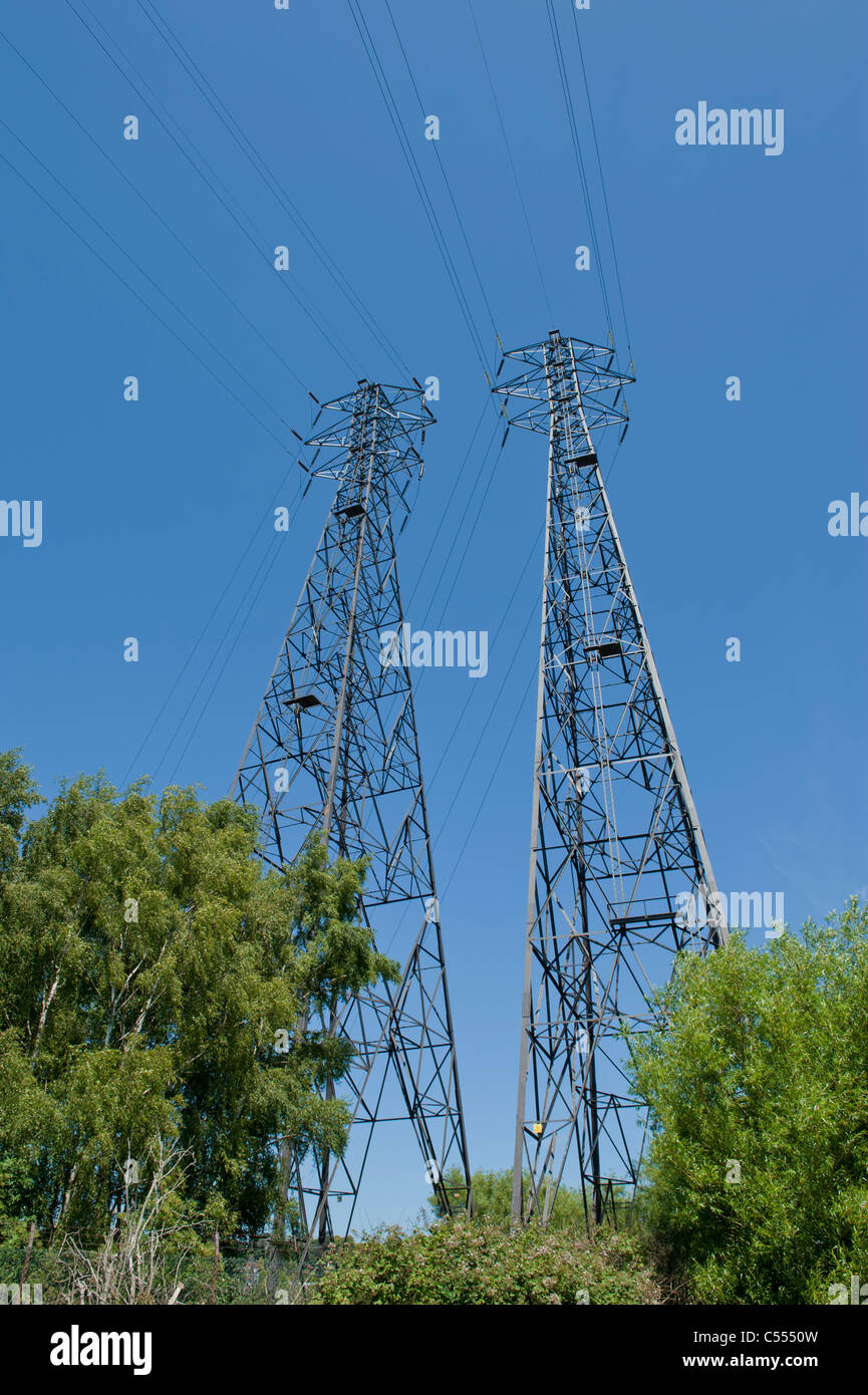 Electricity pylons uk hi-res stock photography and images - Alamy