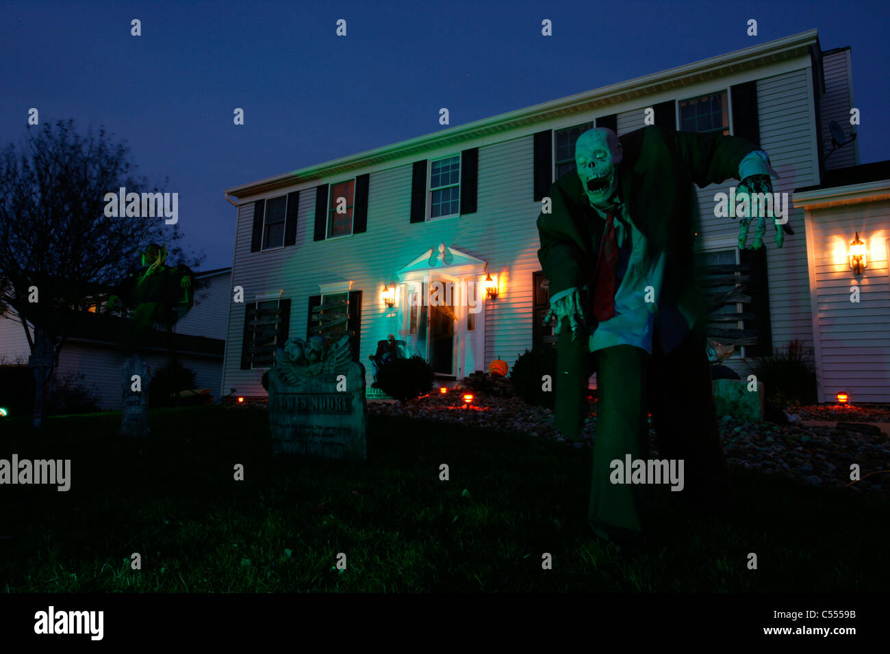 Zombie house hi-res stock photography and images - Alamy