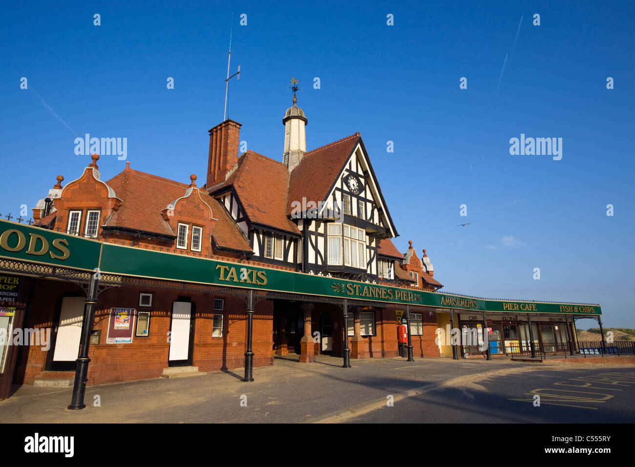 Entrance to St Annes pier, Lancashire Stock Photo - Alamy