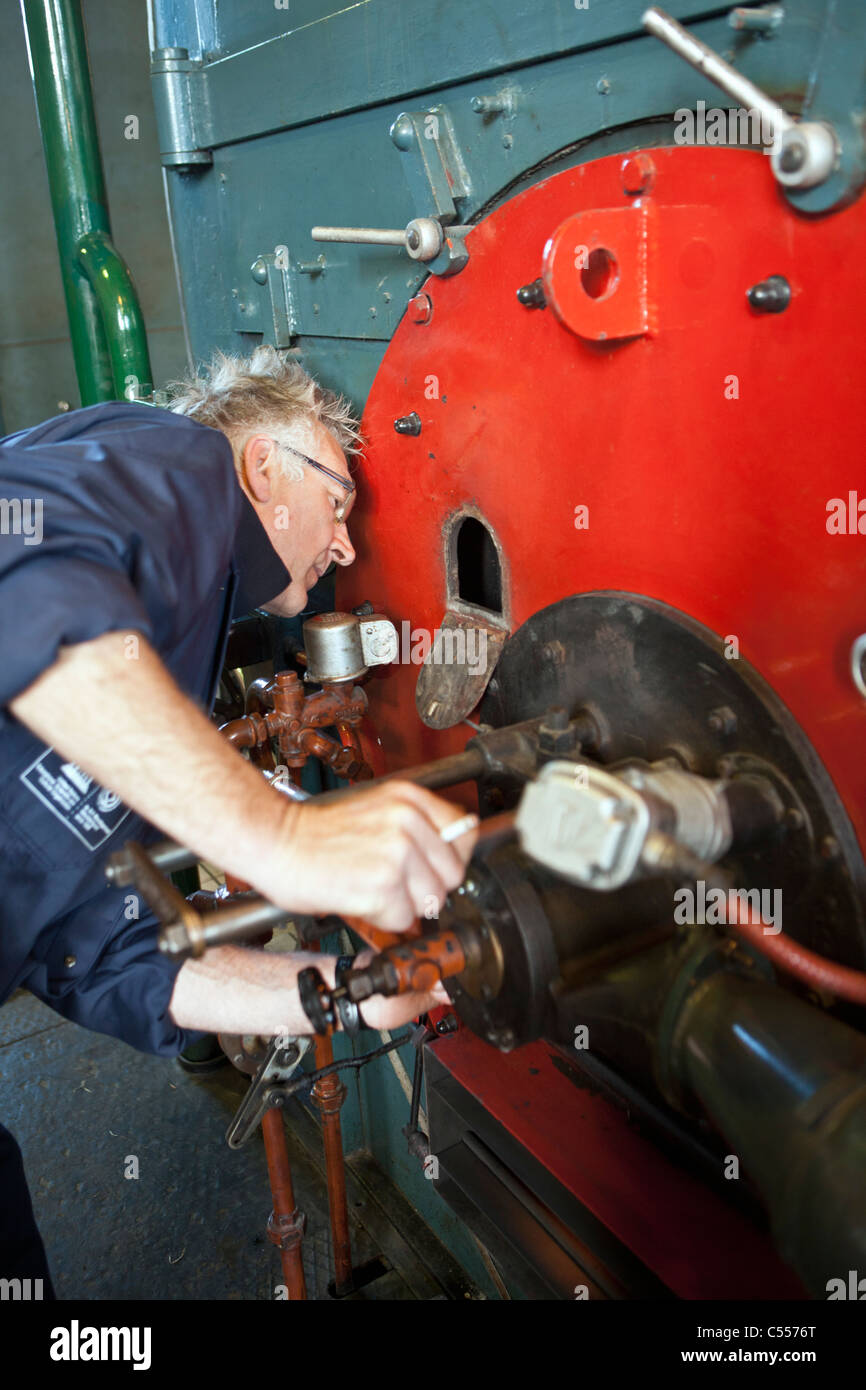 Vertical steam engine hi-res stock photography and images - Alamy