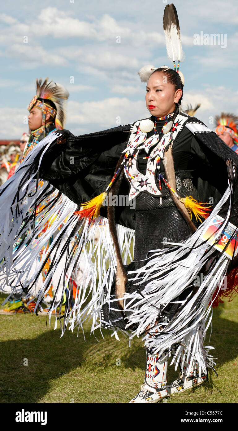 Shoshone tribal dancers hi-res stock photography and images - Alamy