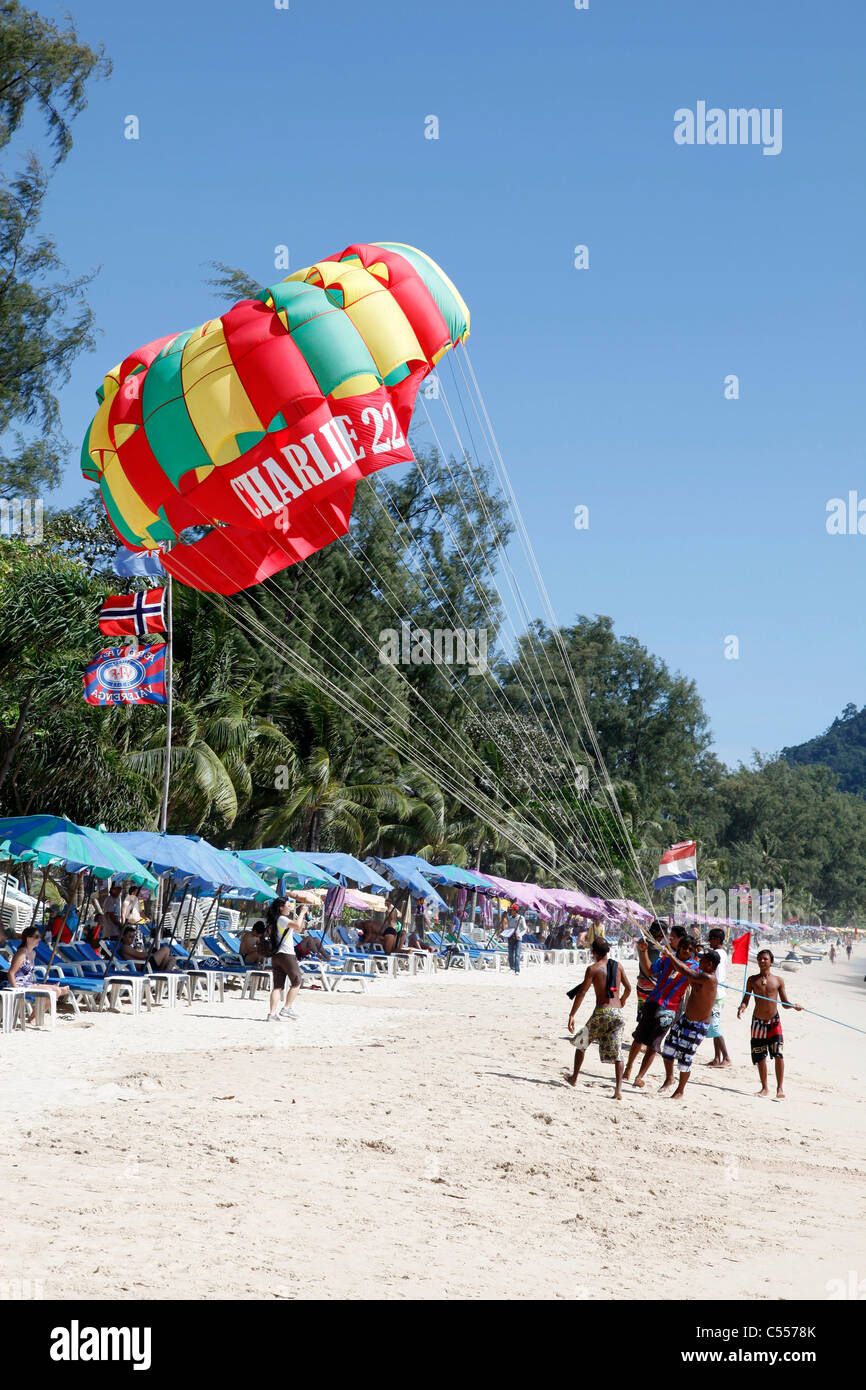 Phuket beach thailand parasailing hi-res stock photography and images ...
