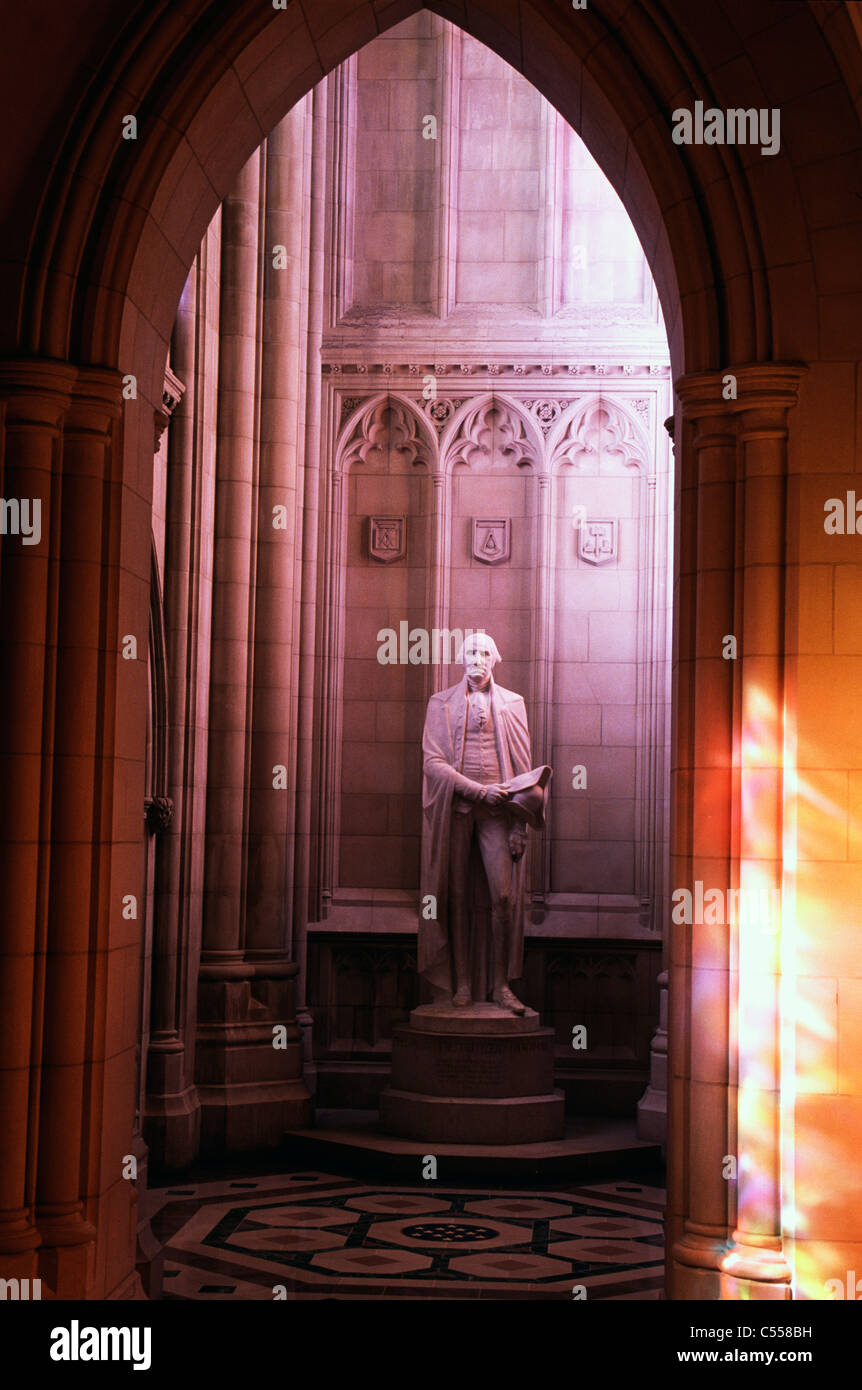 USA, Washington DC, National Cathedral, Statue of George Washington ...