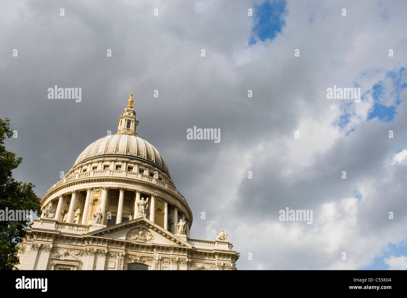 View st pauls cathedral ludgate hi-res stock photography and images - Alamy