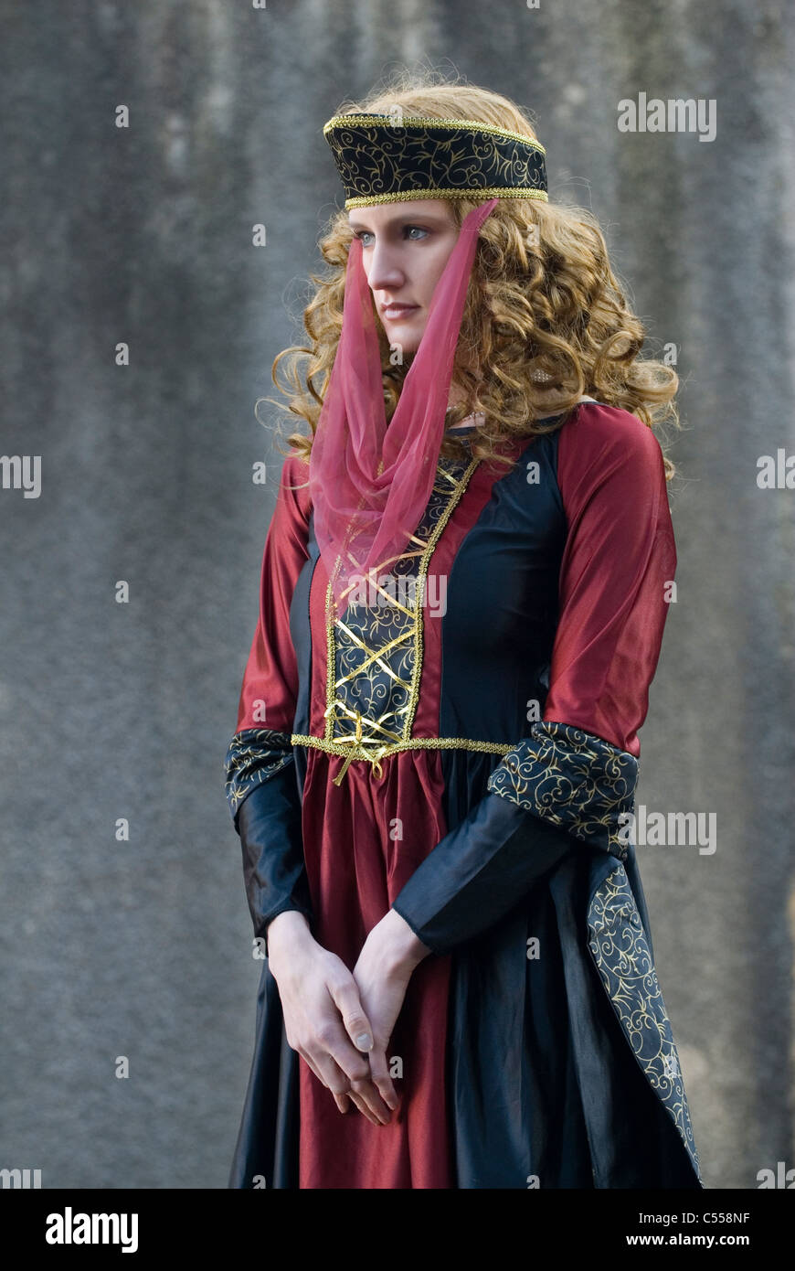 Medieval woman hi-res stock photography and images - Alamy